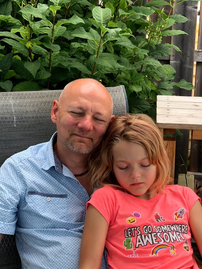 « Annsofy-Alex » : un père fragile se confie par la voix de son frère ...