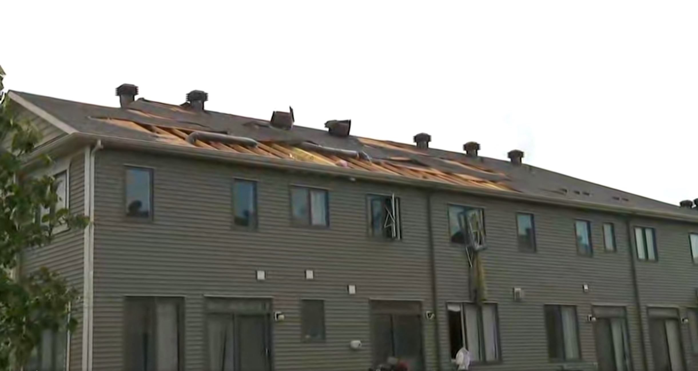 Le secteur Barrhaven à Ottawa frappé par une tornade - TVA Gatineau