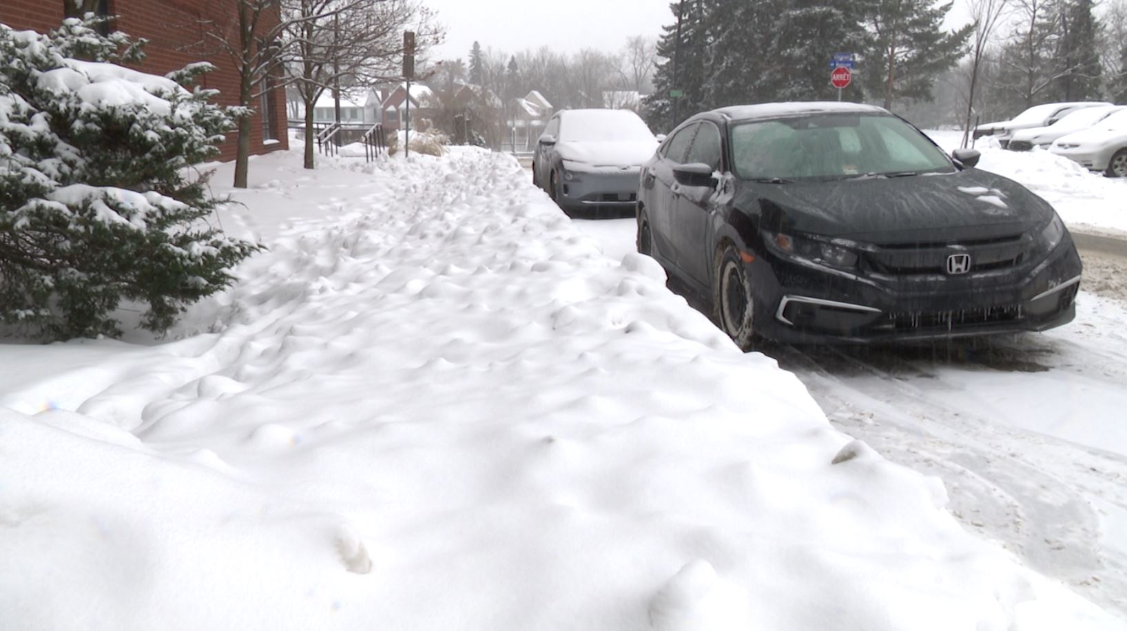 Trottoir enneigé: des citoyens se sentent « en otage » - TVA Gatineau Trottoir enneigé: des citoyens se sentent « en otage » - TVA Gatineau