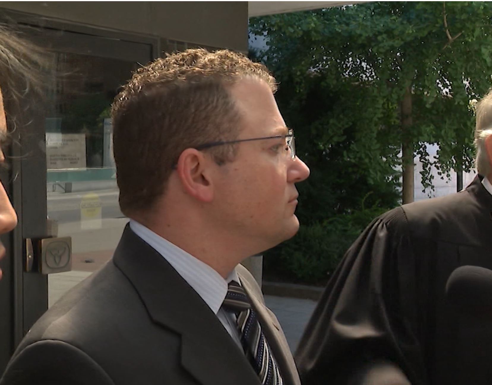 Le Dr Nadler réclame 20 M$ en dommage et intérêts - TVA Gatineau