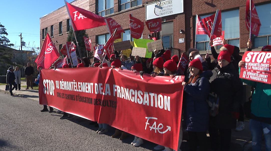 Élèves et enseignants se battent pour sauver les classes de ...