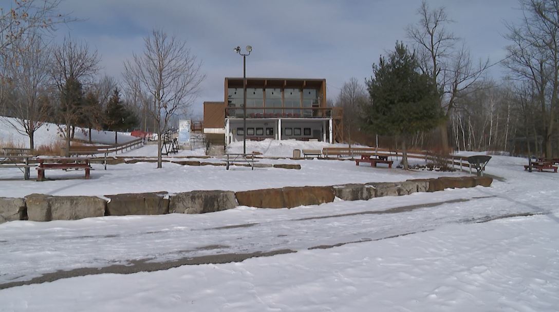 Vivez l'hiver en plein air au coeur de la ville - Patinoires, pentes de ...