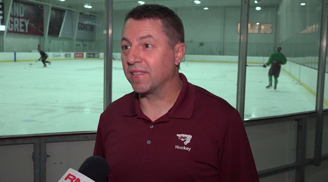 Gee-Gees | Hockey : Début de la défense du titre canadien - TVA Gatineau